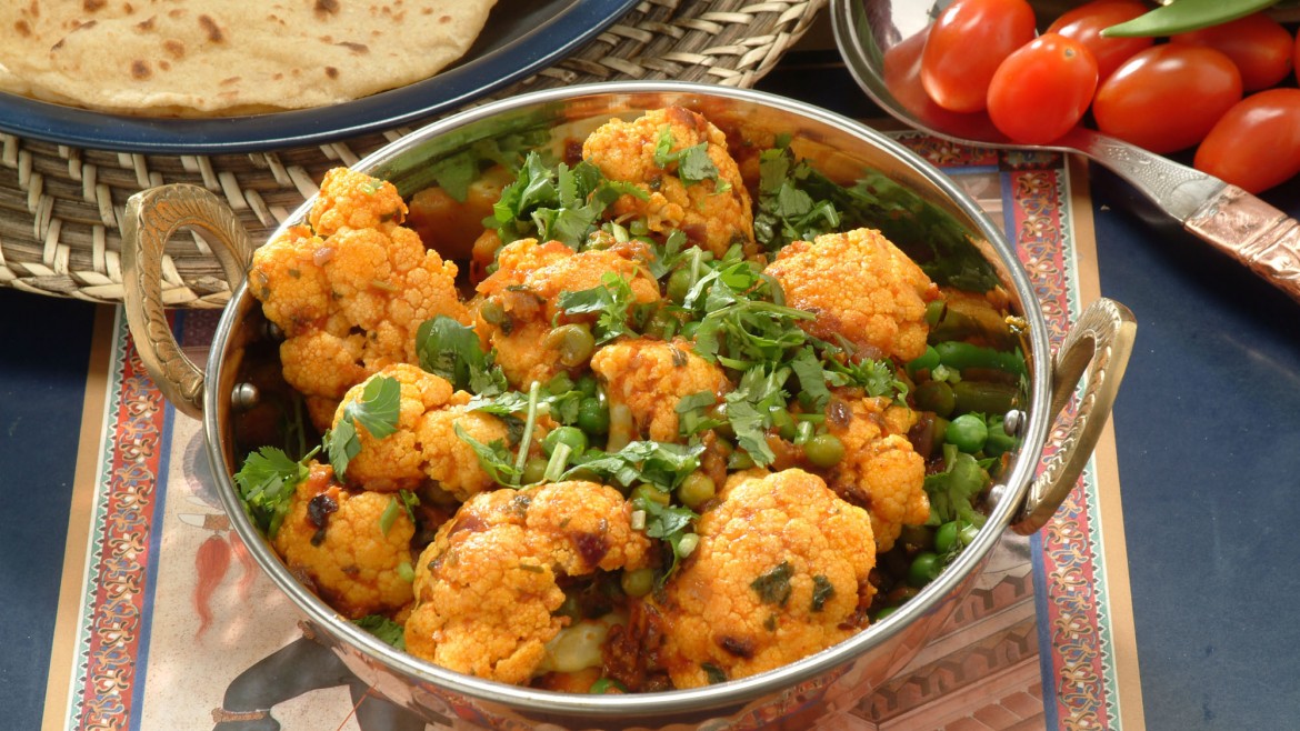 Cauliflower with Green Peas – Gobi Mattar – Khaana Sutra